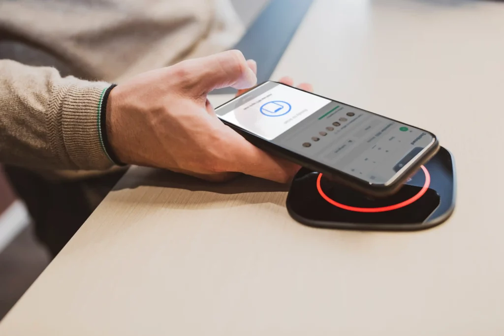 Reserve a workplace with a complete smart management system